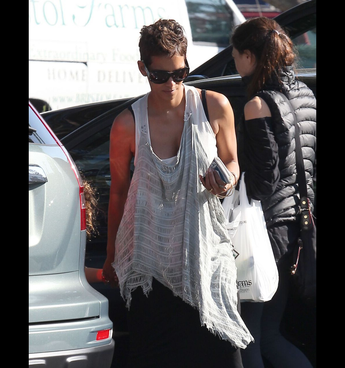 Photo : L'actrice Halle Berry et sa fille Nahla font des courses à ...