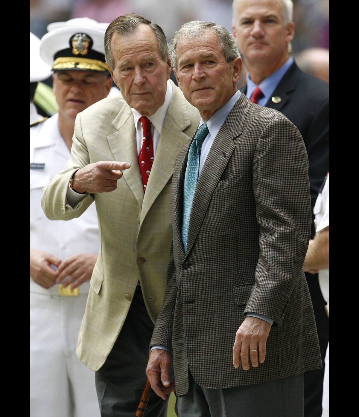 Photo : George H. W. Bush et George W. Bush à Houston, le 25 octobre ...