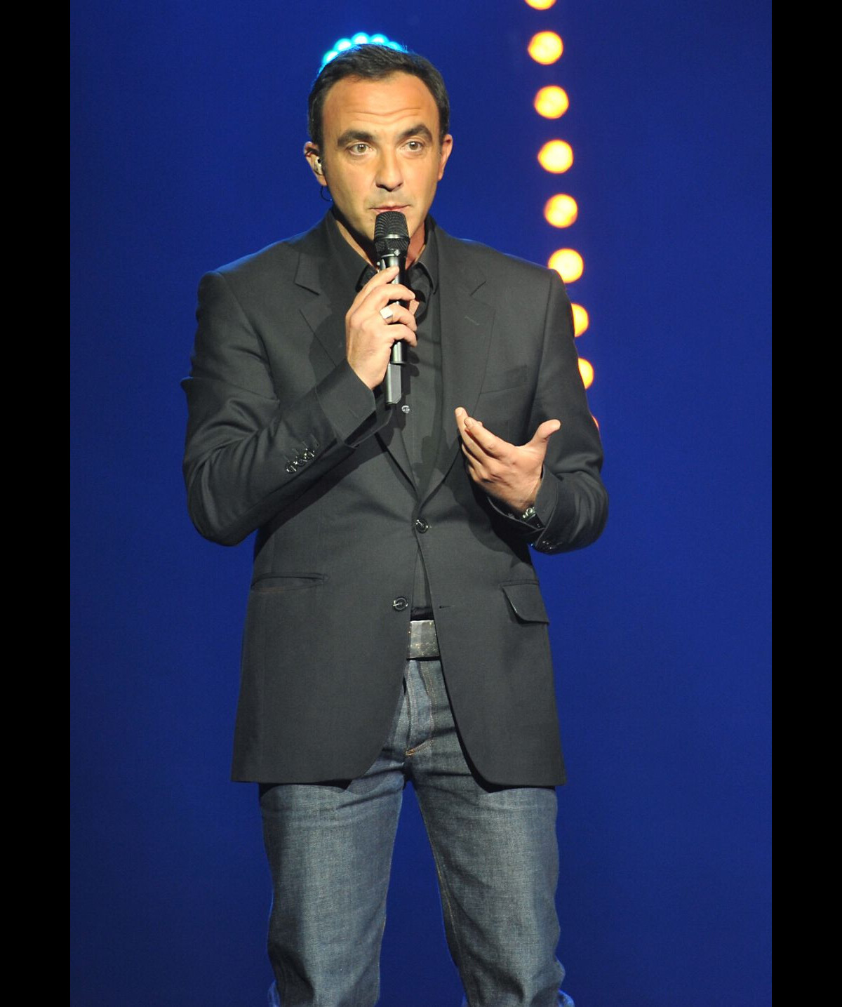 Photo : Nikos Aliagas sur scène à Bobino pour Europe 1 fait Bobino, à Paris, le 18 février 2013 ...
