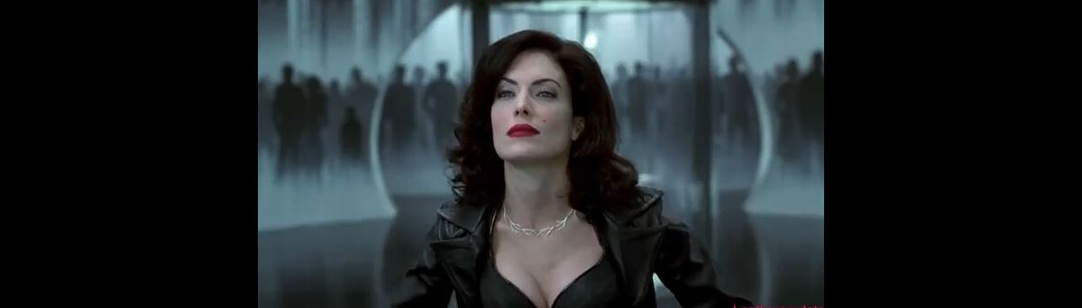 Photo : Lara Flynn Boyle dans un extrait de Men in black II, en 2002 ...