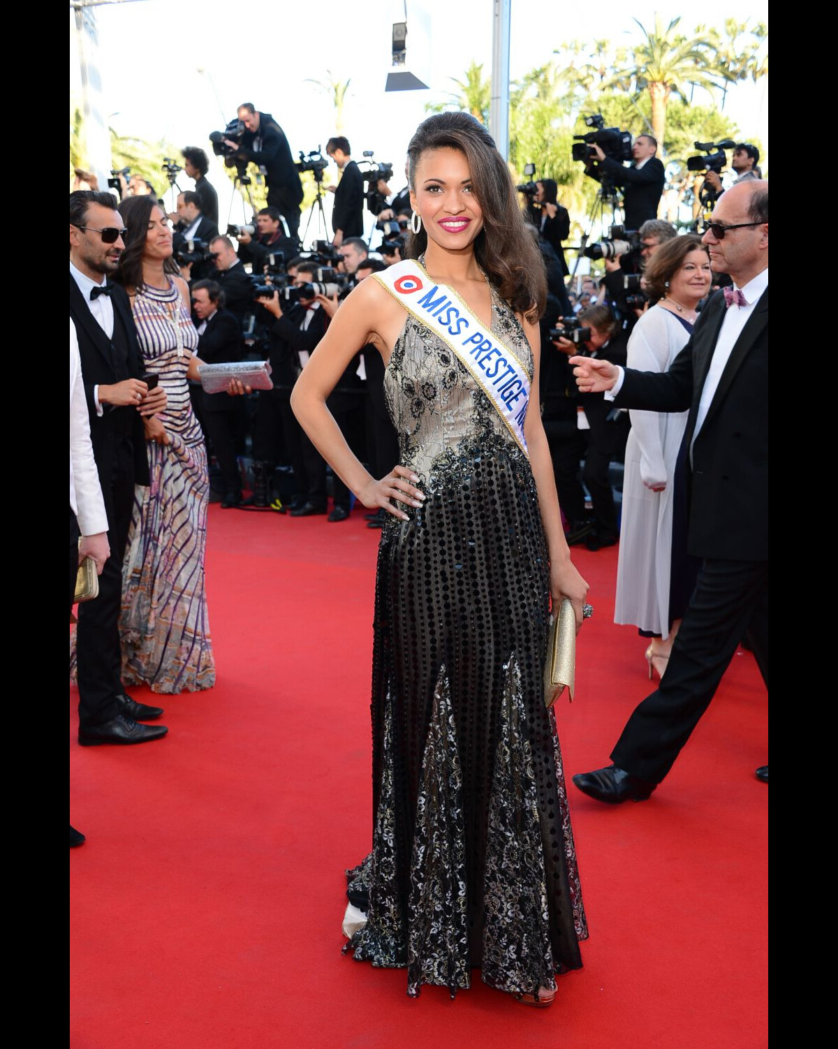 Photo : Miss Prestige National Auline Grac rayonnante lors de la montée ...