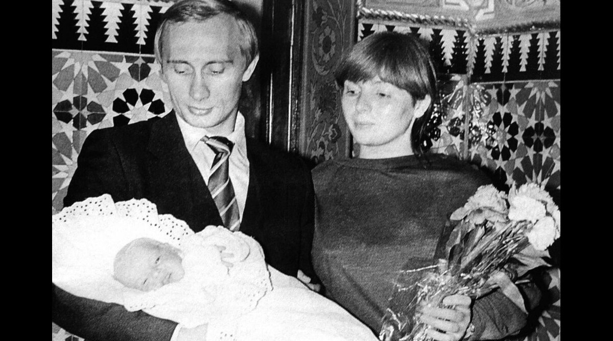 Photo : Vladimir Poutine et sa femme Lioudmila aprè s la naissance de ...