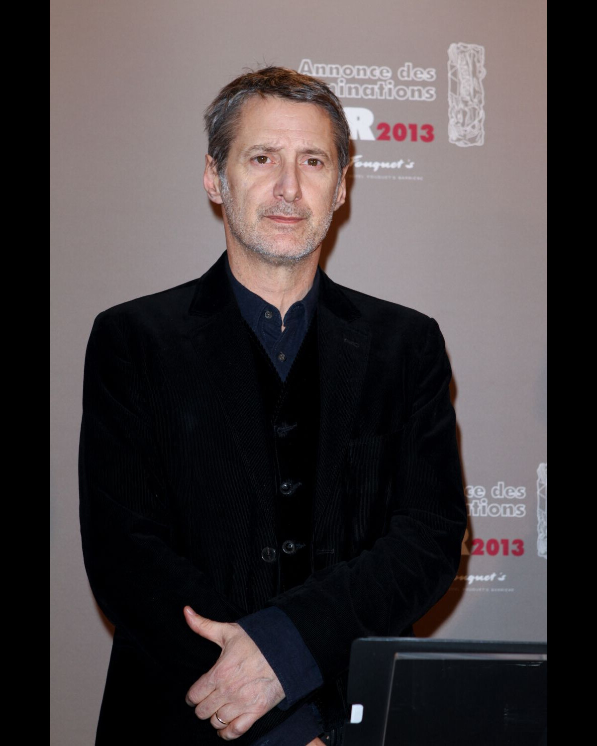 Vidéo : Antoine De Caunes à Paris, le 25 janvier 2013. - Purepeople