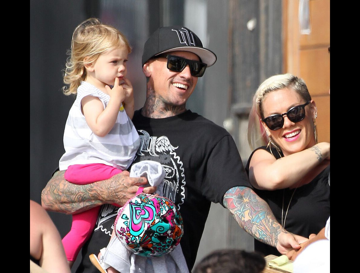 Photo : Pink va faire du vélo avec sa fille Willow et son mari Carey ...