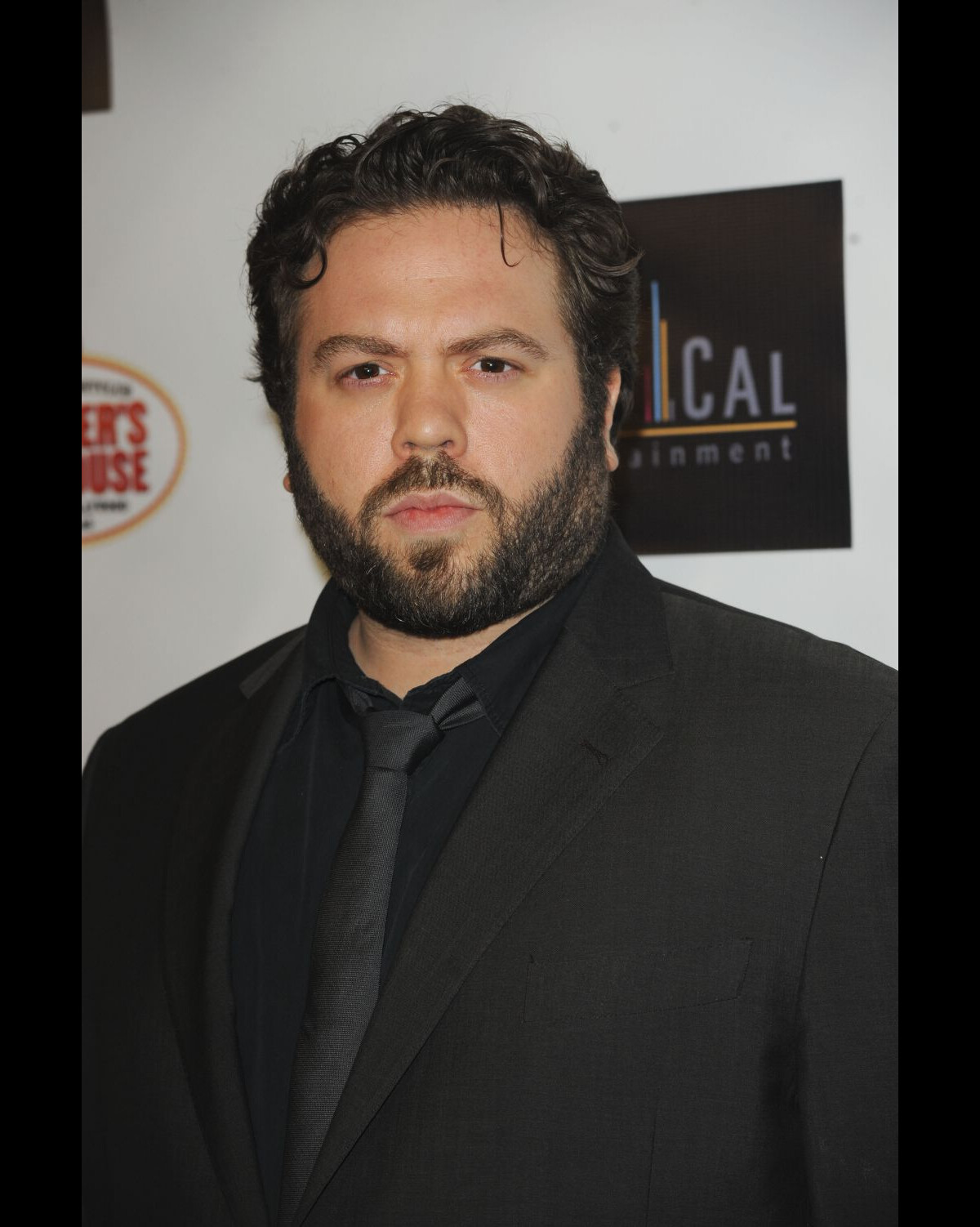 Photo : Dan Fogler à la première du film Scenic Route au Chinese 6 ...