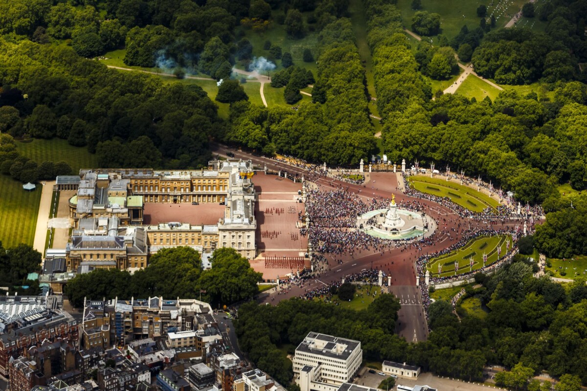 Photo : Vue aérienne de Buckingham Palace, en juin 2013 - Purepeople