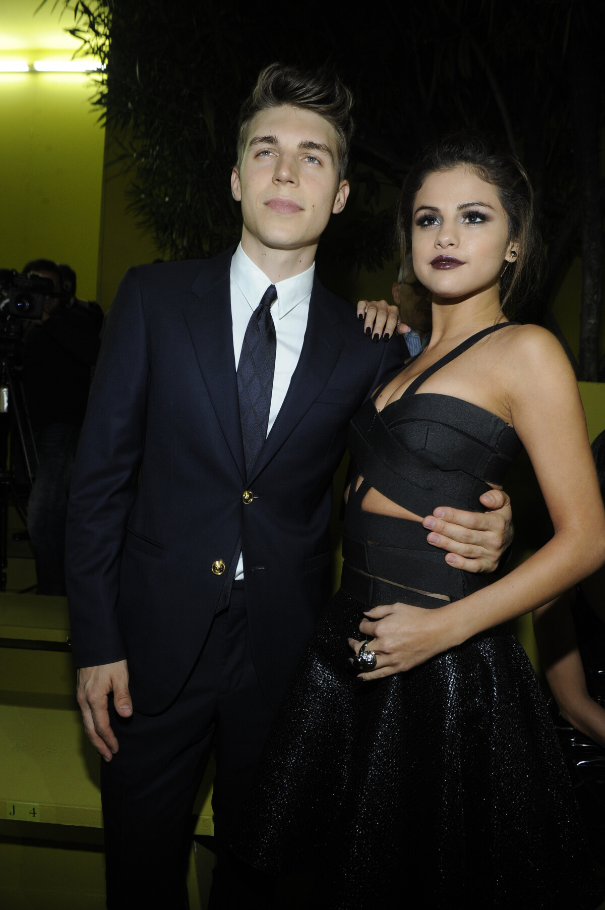 Photo : Nolan Funk et Selena Gomez au défilé Versace printemps-été 2014 ...