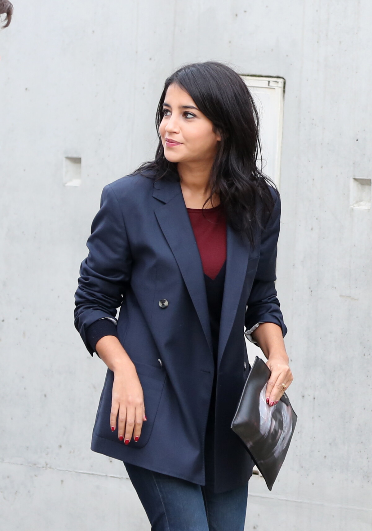 Photo : Leïla Bekhti revisitant La Sorties des usines Lumière dans le ...