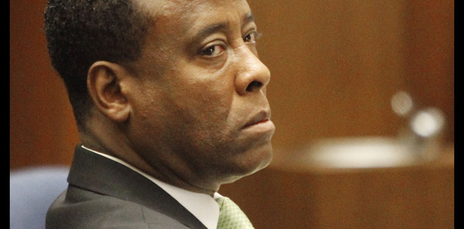Conrad Murray : Le médecin de Michael Jackson libéré de prison - Purepeople