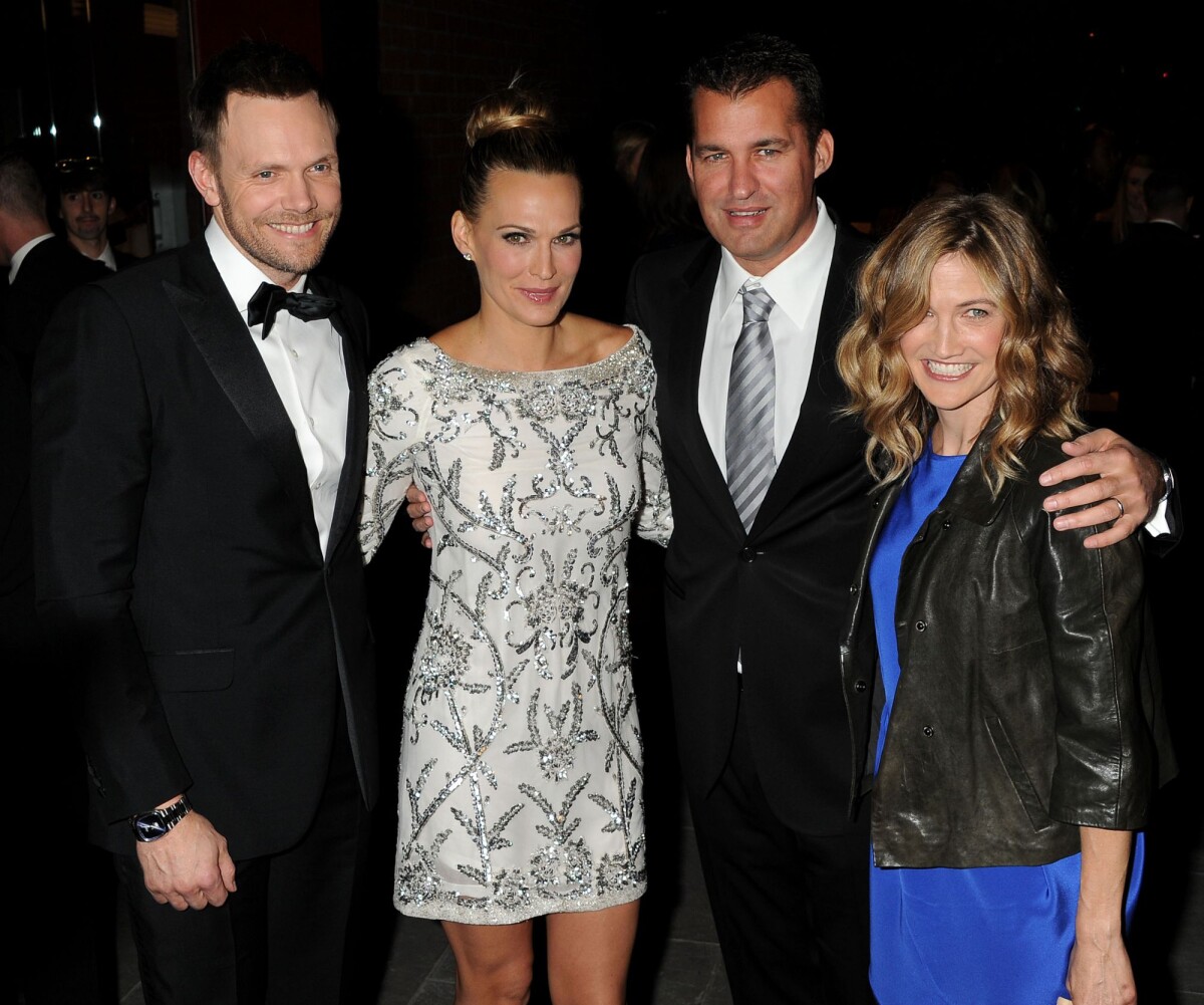 Photo : Joel McHale, Molly Sims, Scott Stuber et Sarah Williams ...