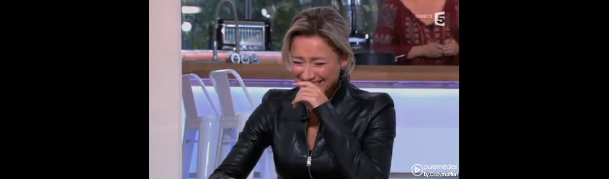Vidéo : Le fou rire d'Anne-Sophie lapix, le 30 septembre 2013 dans 'C à vous' sur France 5 ...