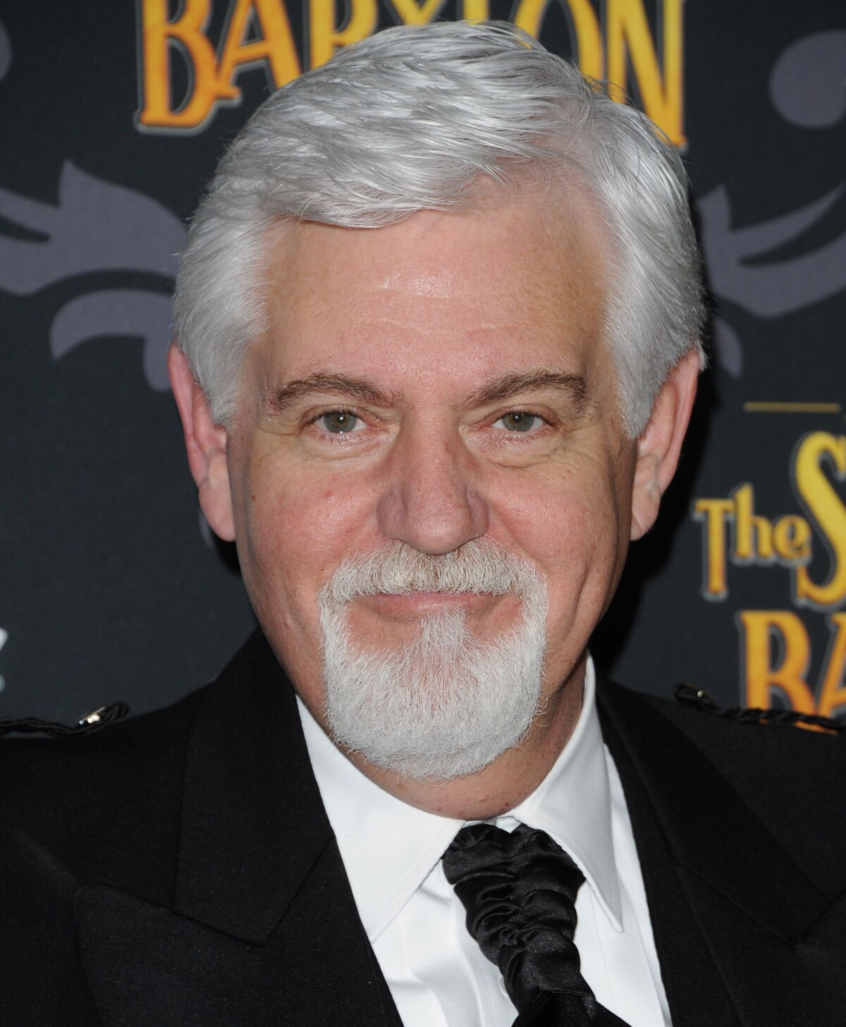 Photo : Steve Tom lors de la première de la série The Spoils Of Babylon ...