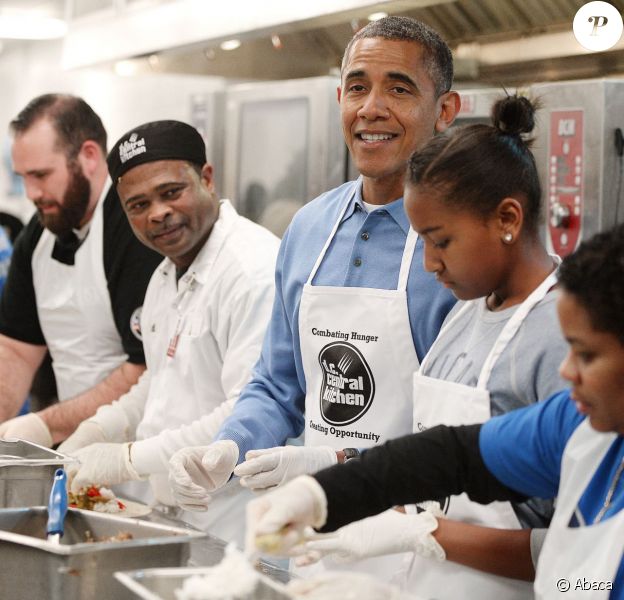 Barack Obama : Cuistot roi du burrito au côté de Michelle et ses filles ...