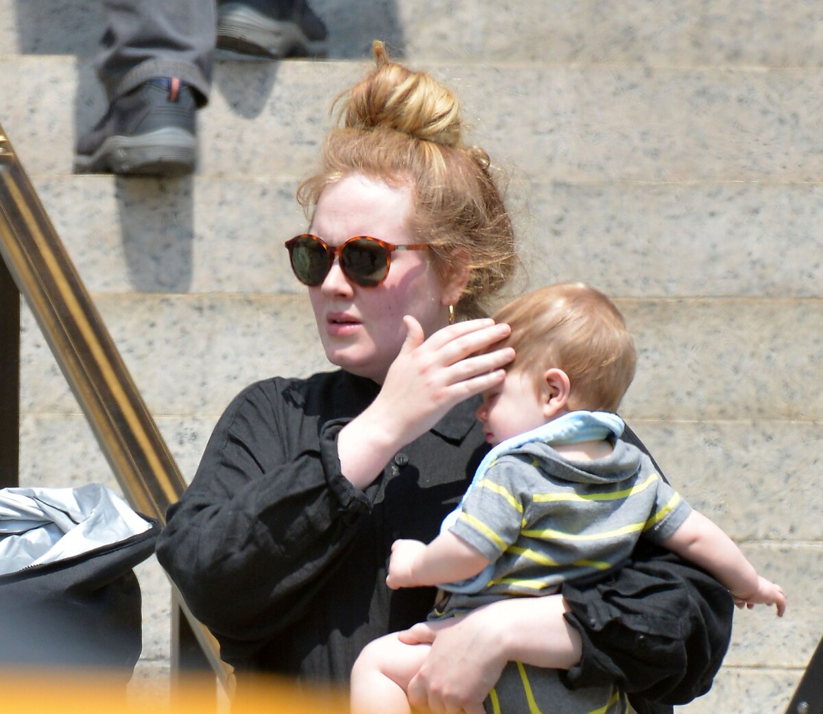 Photo : Adele et son fils Angelo à New York, le 27 juin 2013. - Purepeople