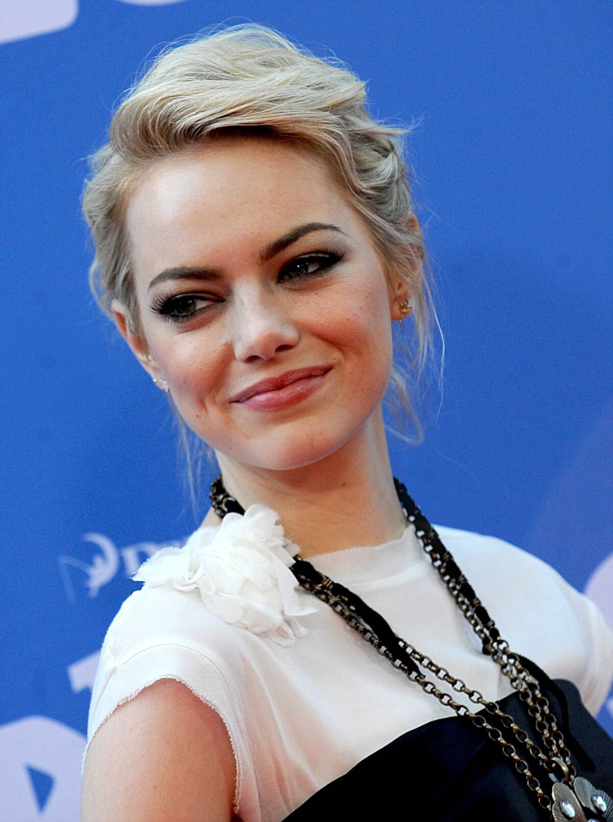 Photo : Emma Stone lors de l'avant-première du film 'The Croods' au AMC ...