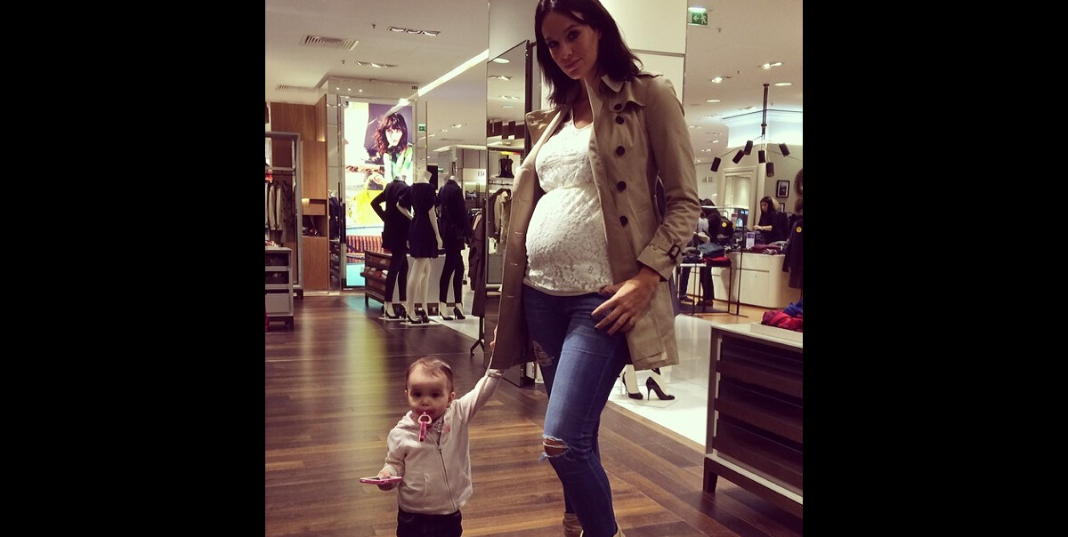 Photo : La belle Jade Foret, enceinte, et son adorable fille Liva ...