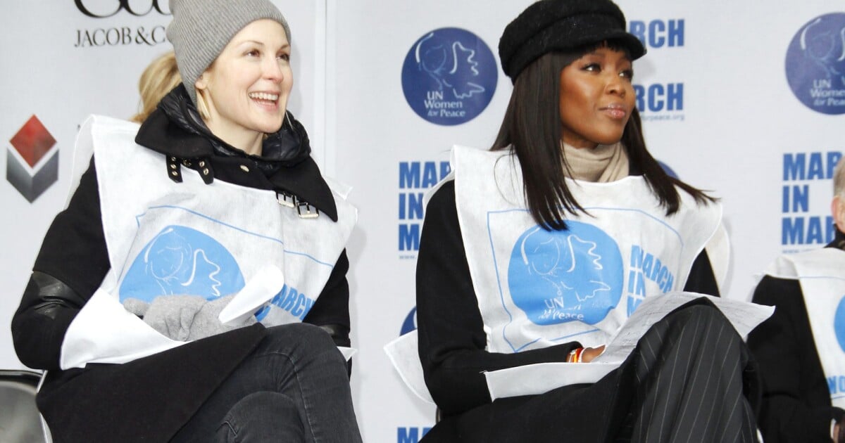 Naomi Campbell et Kelly Rutherford, révoltées mais motivées, battent le ...