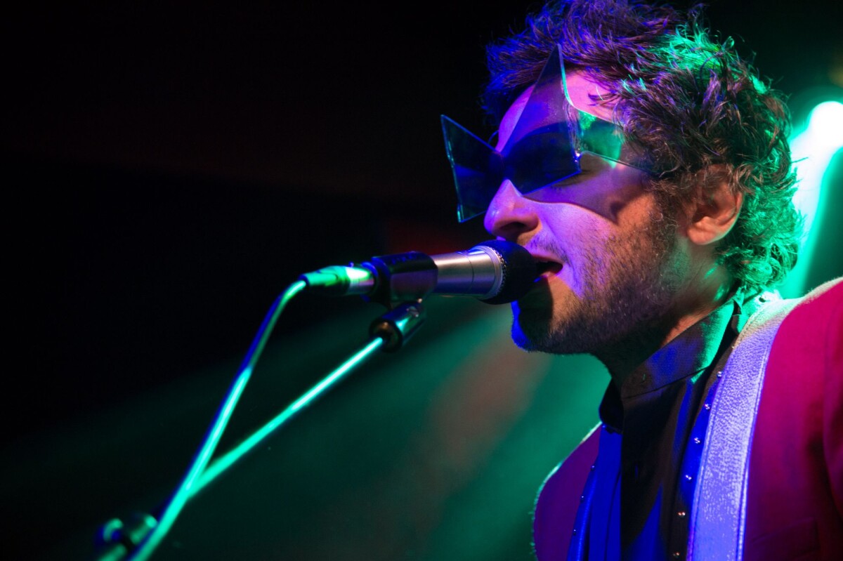 Photo : Le chanteur M lors de la soirée d'anniversaire des 4 ans du Bus ...