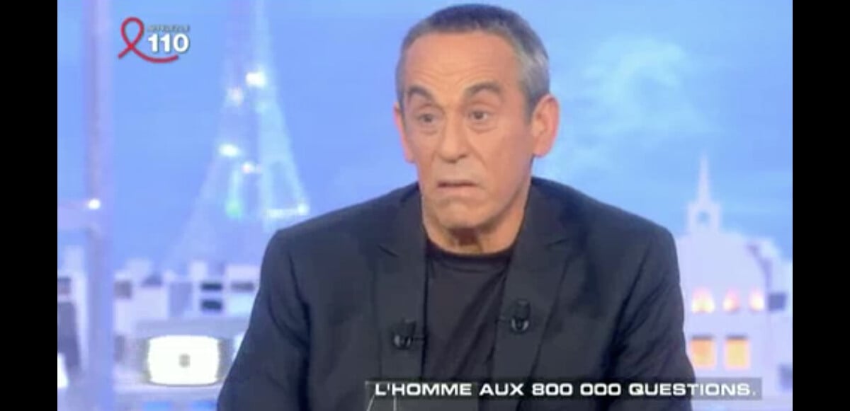 Photo : Julien Lepers découvre une vidéo réalisée pendant qu'il se ...