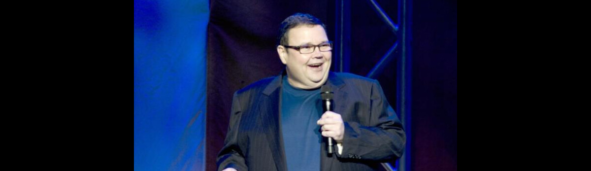 Photo : John Pinette sur scène en 2013. - Purepeople