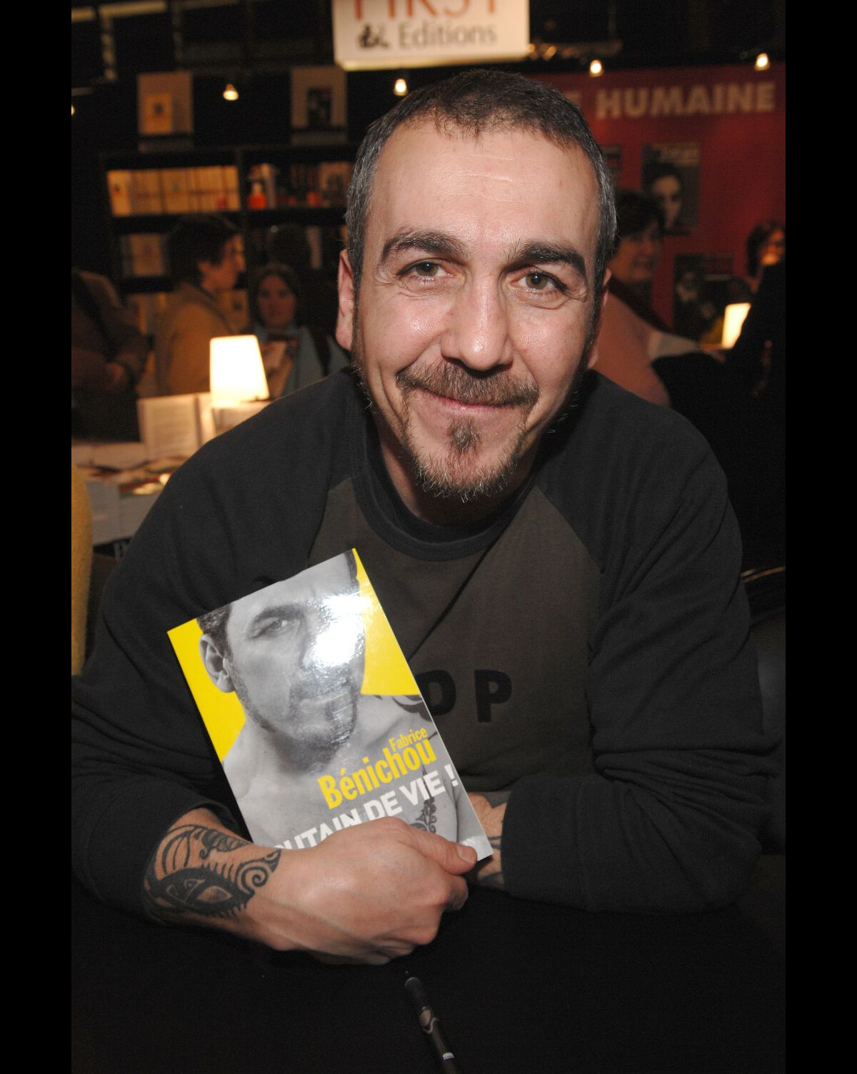 Photo : Boxer Fabrice Benichou au Salon du Livre à Paris le 18 mars ...