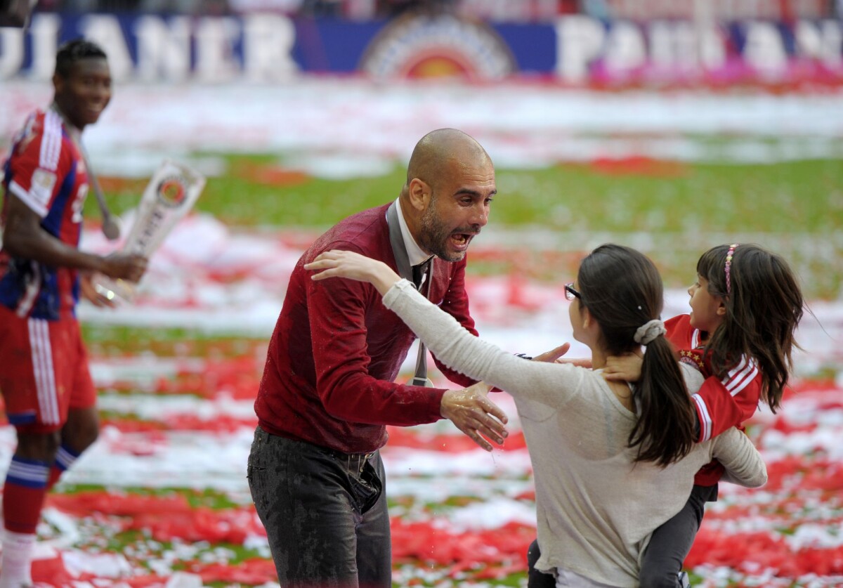 Photo : Pep Guardiola et ses enfants fêtent le titre de champion d ...