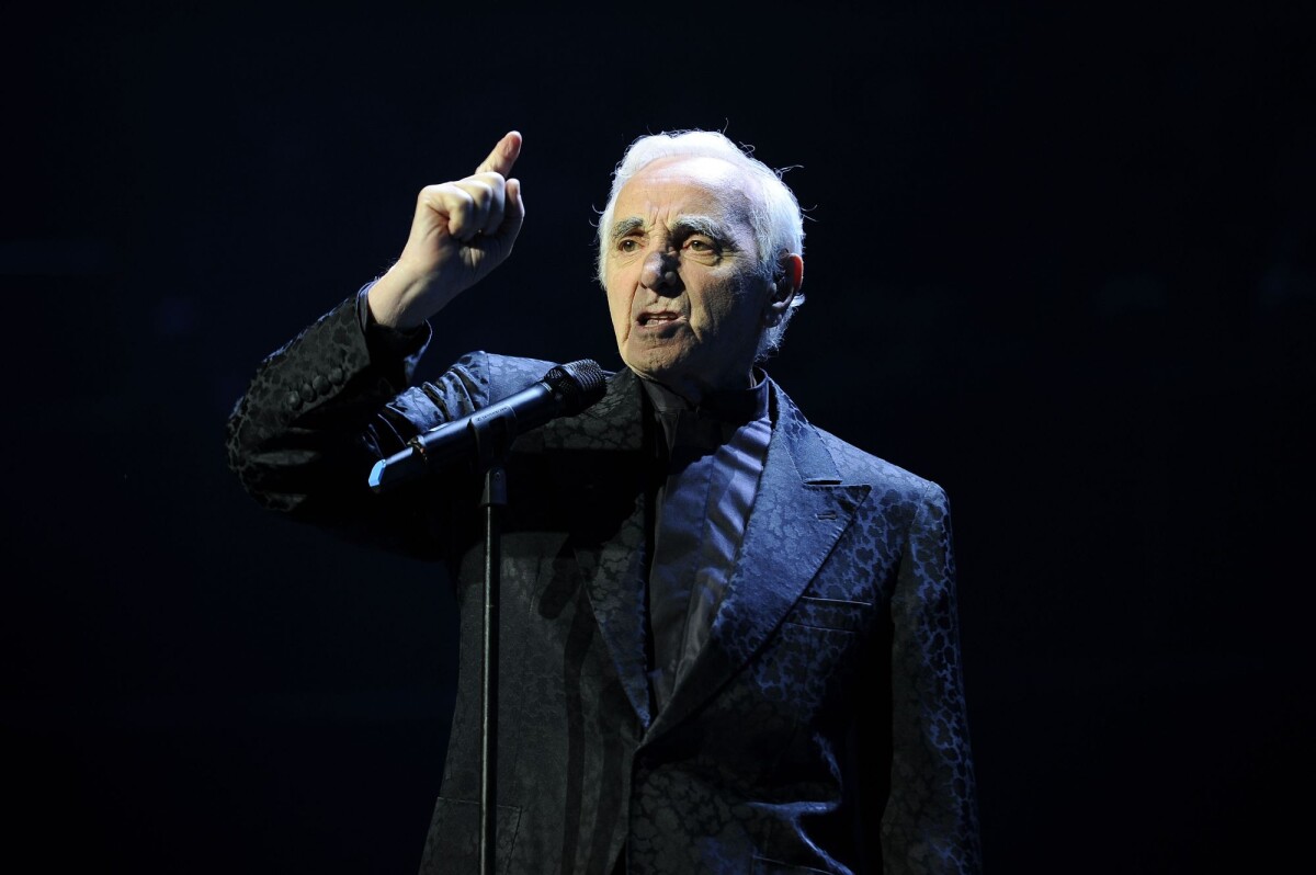 Photo : Charles Aznavour en concert au Royal Albert Hall à Londres. Le ...