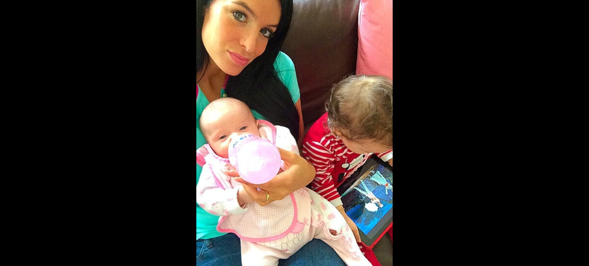 Photo : Jade Foret et ses adorables petites filles. Mai 2014. - Purepeople