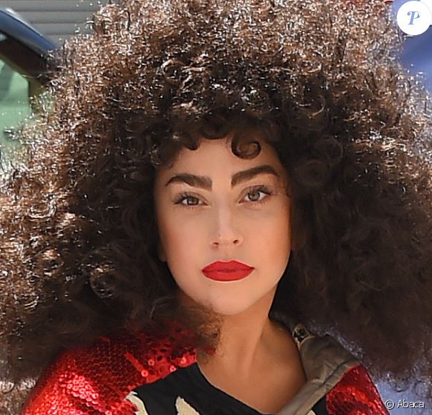 Lady GaGa méconnaissable : Nouvelle coupe, bas résille, la diva s'égare ...