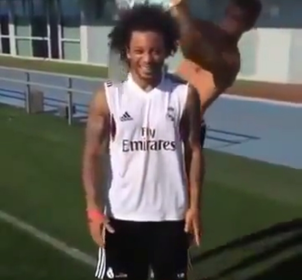 Vidéo : Marcelo relève le défi du ice bucket - août 2014 - Purepeople