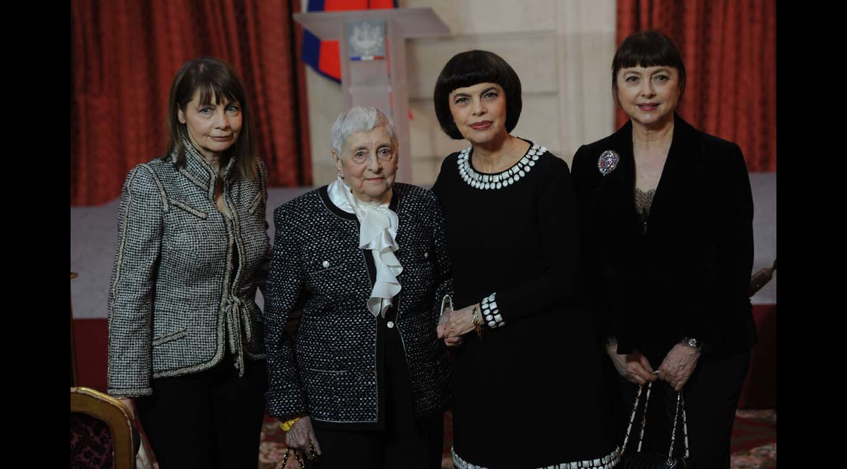 Photo : Mireille Mathieu entourée de sa mère Marcelle-Sophie et ses ...