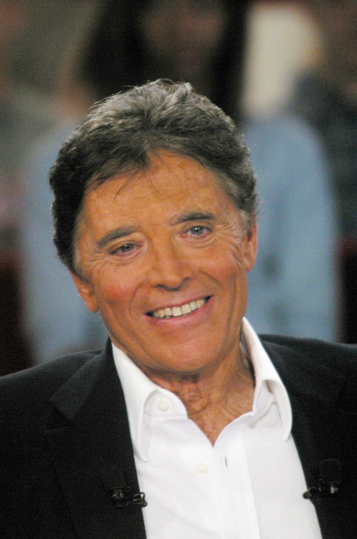 Photo : Sacha Distel à l'émission "Vivement dimanche" en 2003. - Purepeople