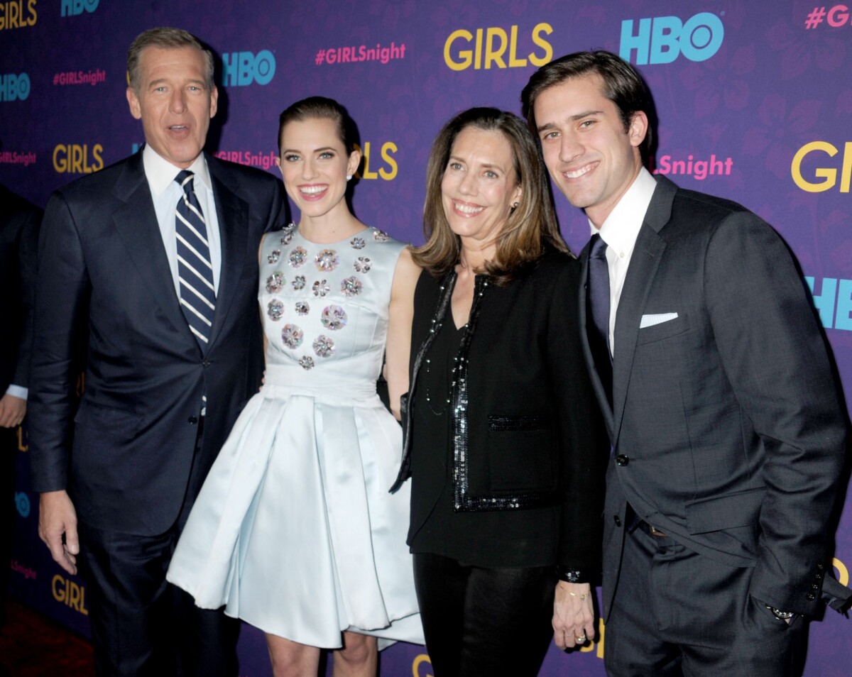 Photo : Allison Williams avec ses parents, Brian et Jane Williams, et ...
