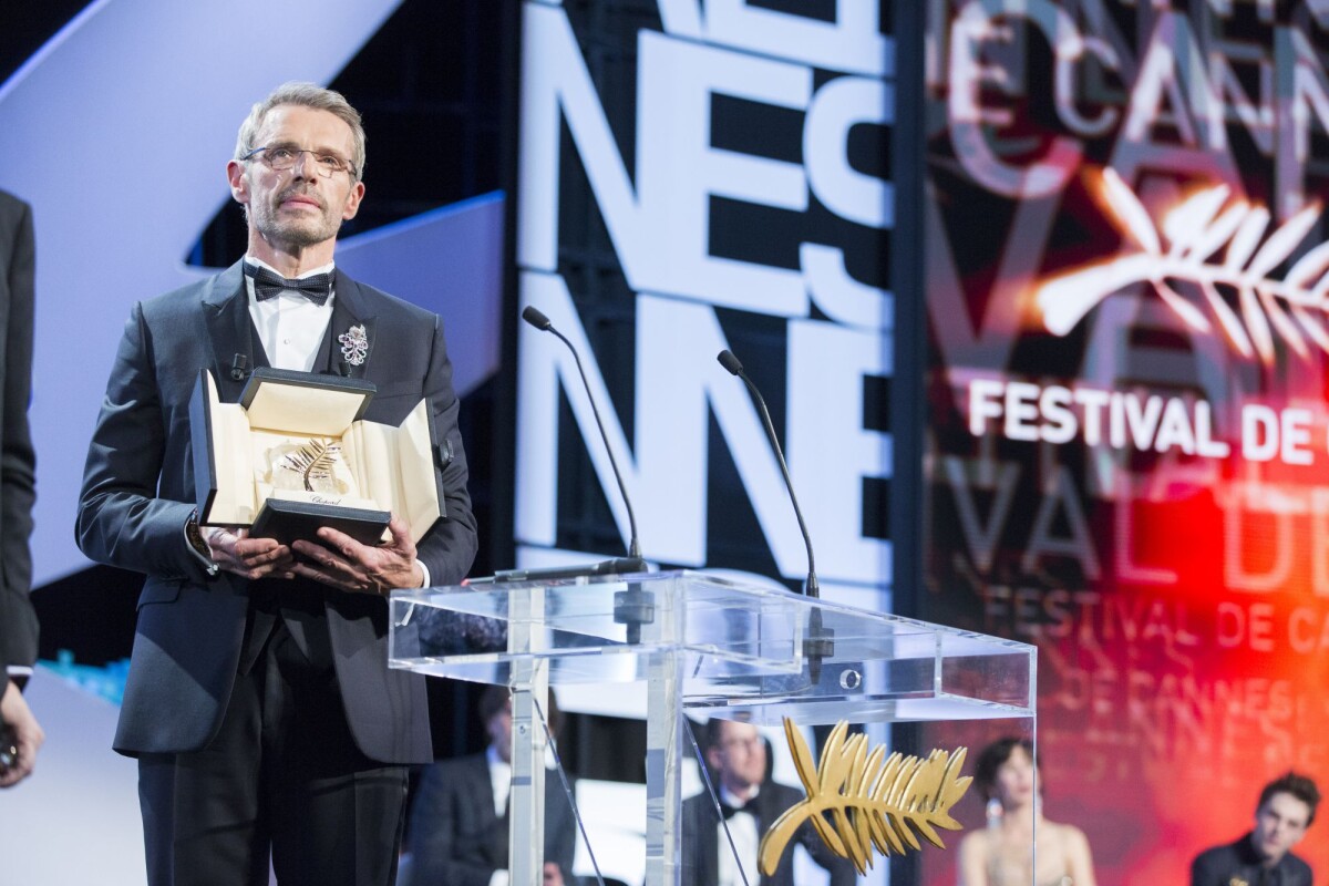 Photo : Lambert Wilson (palme) (broche Cartier) - Cérémonie de clôture ...