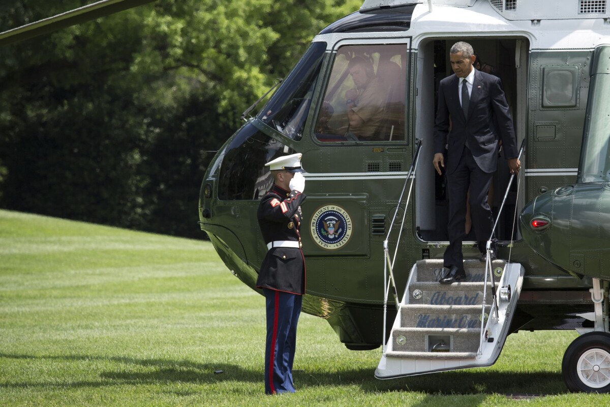 Photo : Barack Obama à la sortie d'un Marine One marche jusqu'à la ...