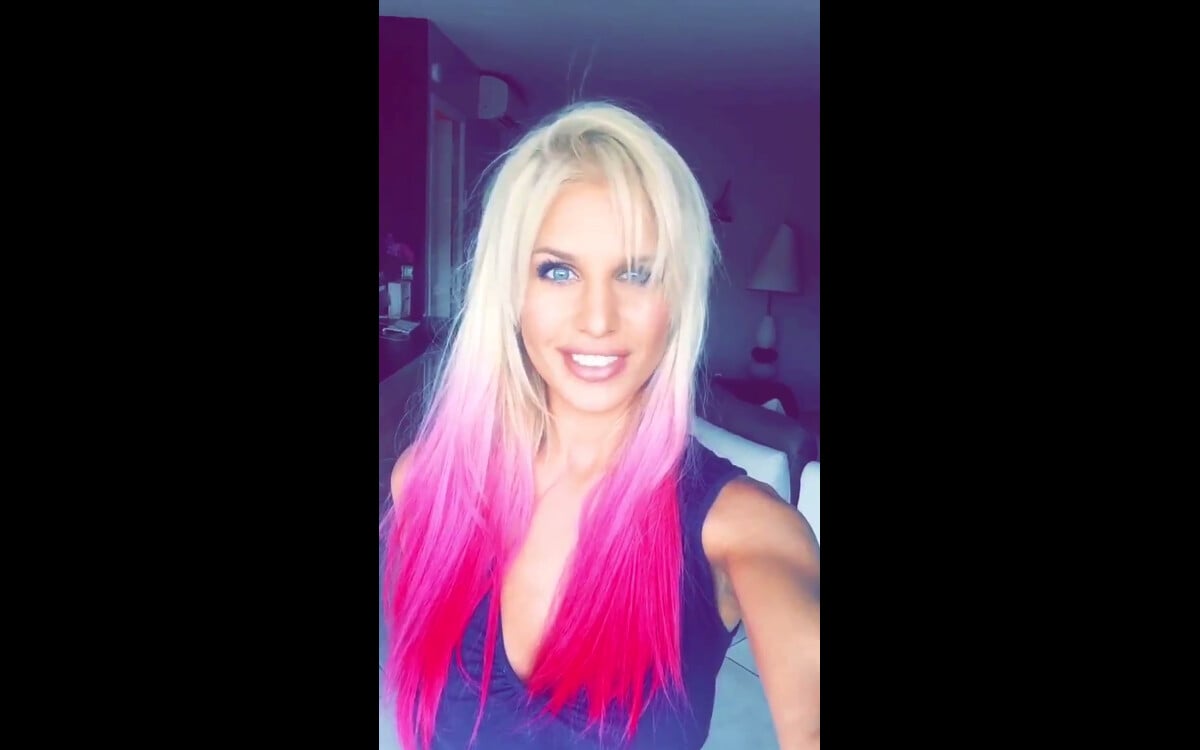 Photo : Adixia (Les Ch'tis) a dévoilé une nouvelle coiffure colorée et ...
