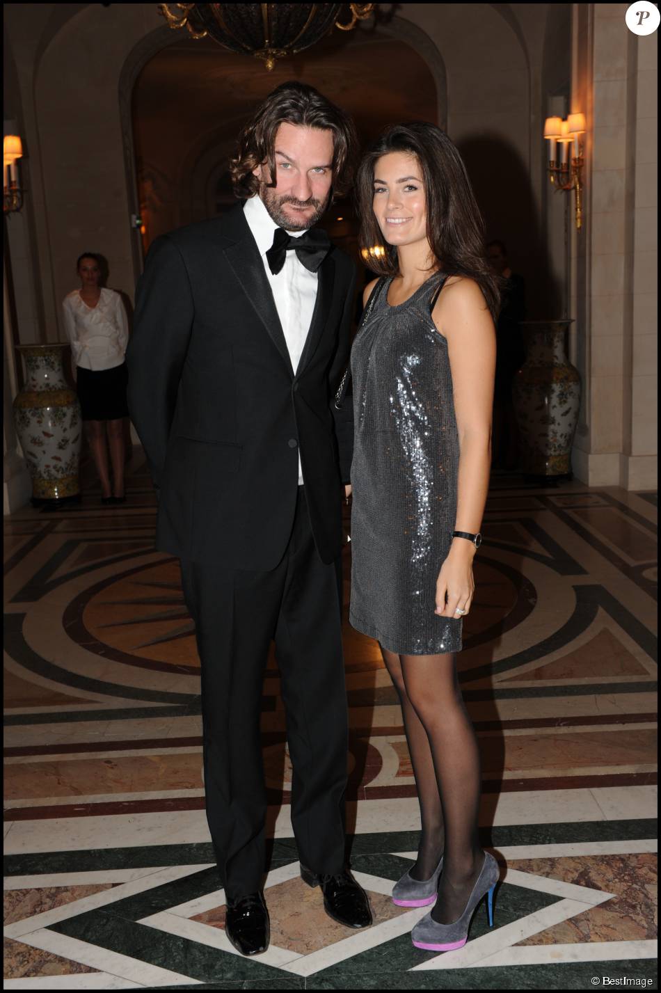 Frédéric Beigbeder et sa compagne Lara à l'hôtel Shangri La à Paris, le ...