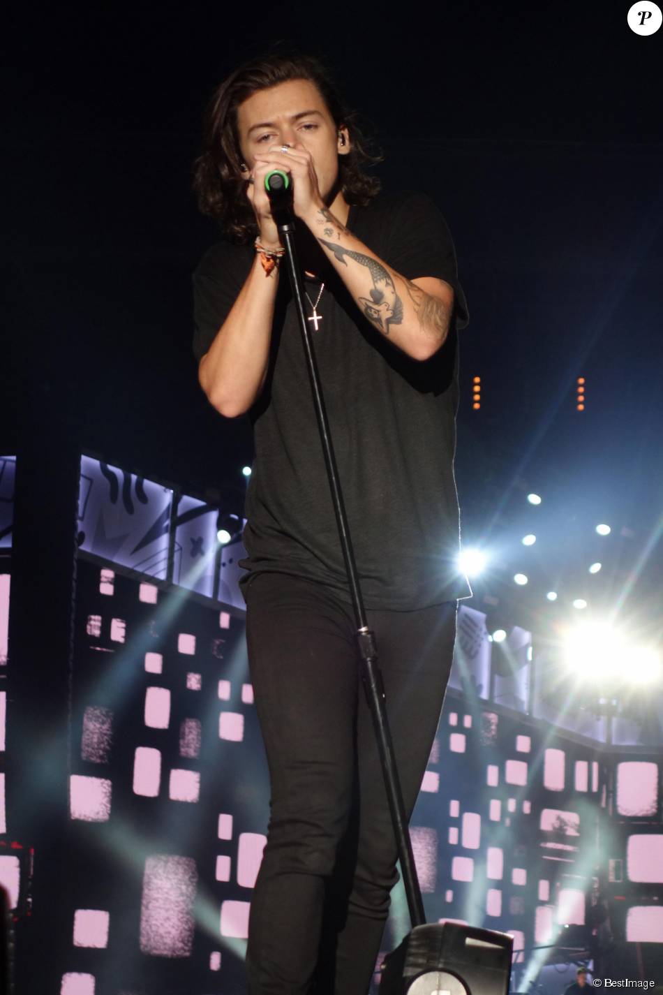 Harry Styles - Le groupe One Direction en concert à Adelaïde en ...