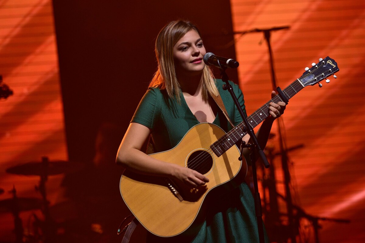 Photo : Louane Emera - Concert caritatif " Leurs Voix Pour l'Espoir " à ...