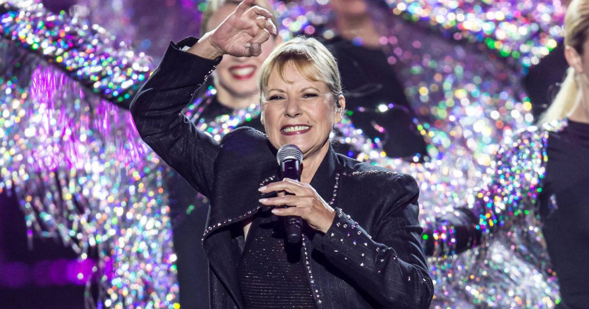 Exclusif - La chanteuse Dorothée, lors du concert événement Bercy fête ...