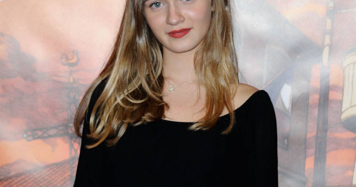 Manon Valentin assiste à la première de Coup de Chaud à l'UGC Ciné Cité les Halles a Paris ...