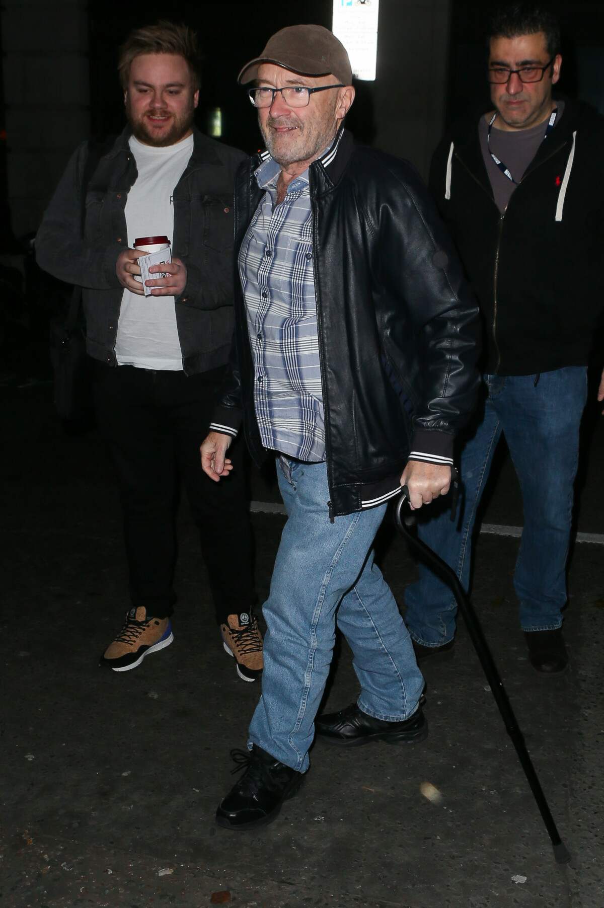 Photo : Phil Collins se rend dans les studios de la BBC radio à Londres ...