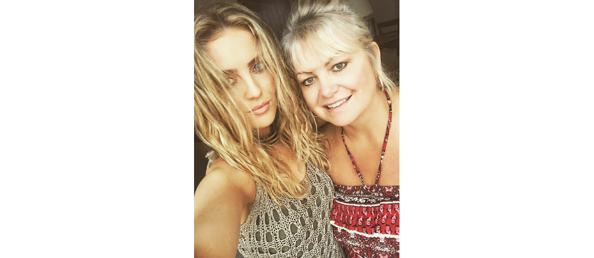 Photo : Perrie Edwards a publié une photo d'elle et sa mère sur sa page ...