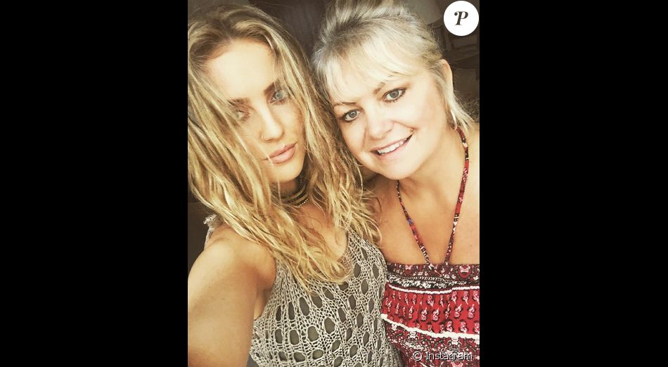 Perrie Edwards a publié une photo d'elle et sa mère sur sa page ...