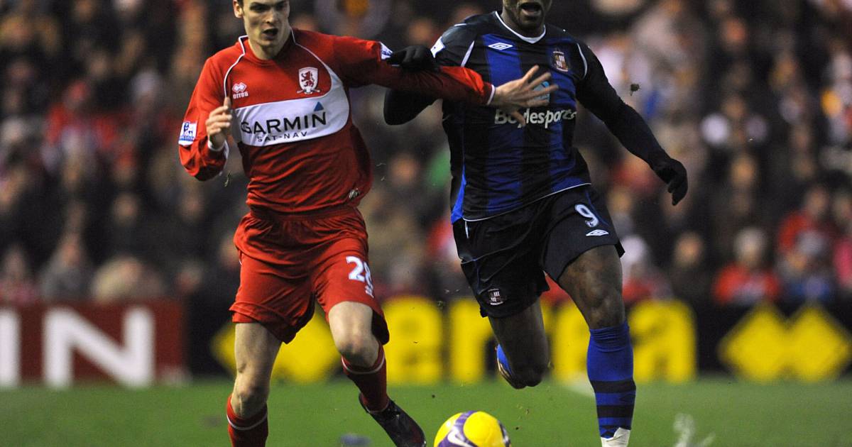 Adam Johnson sous le maillot de Middlesbrough face à Djibril Cissé ...
