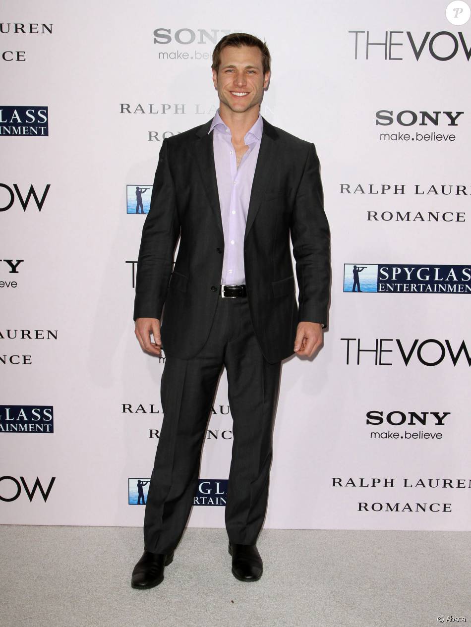 Jake Pavelka à la première de The Vow à Los Angeles le 6 févirer 2012 ...