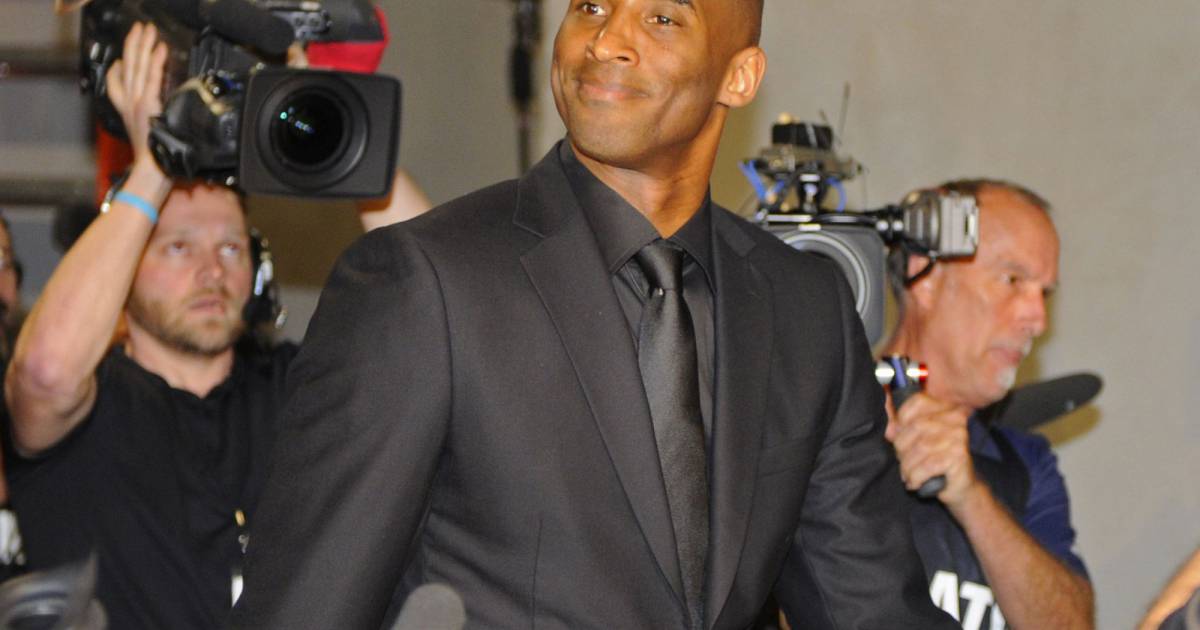 Kobe Bryant arrive au Staples Center. Los Angeles, le 13 avril 2016 ...