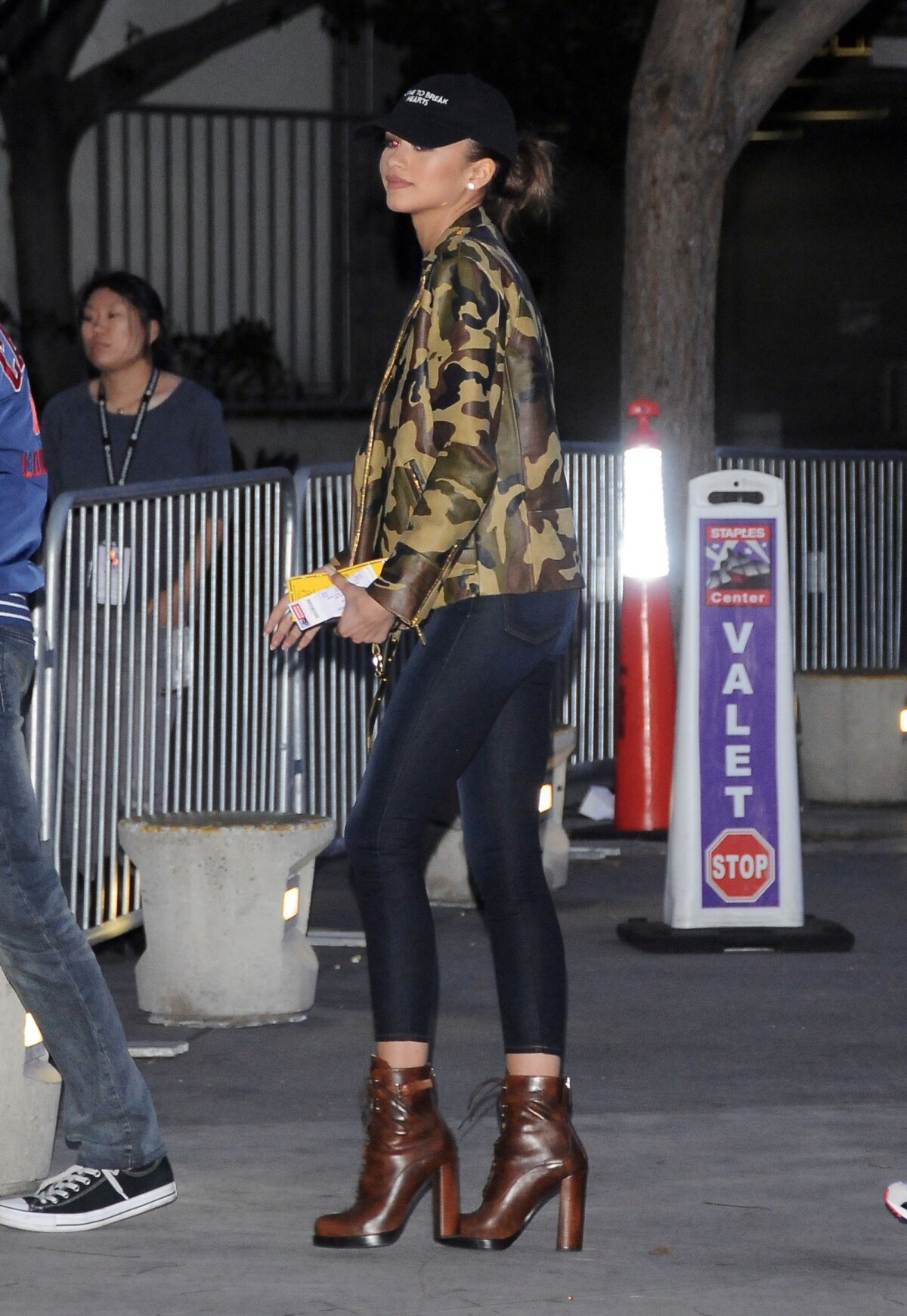 Photo : Zendaya arrive au Staples Center pour assister à la rencontre ...