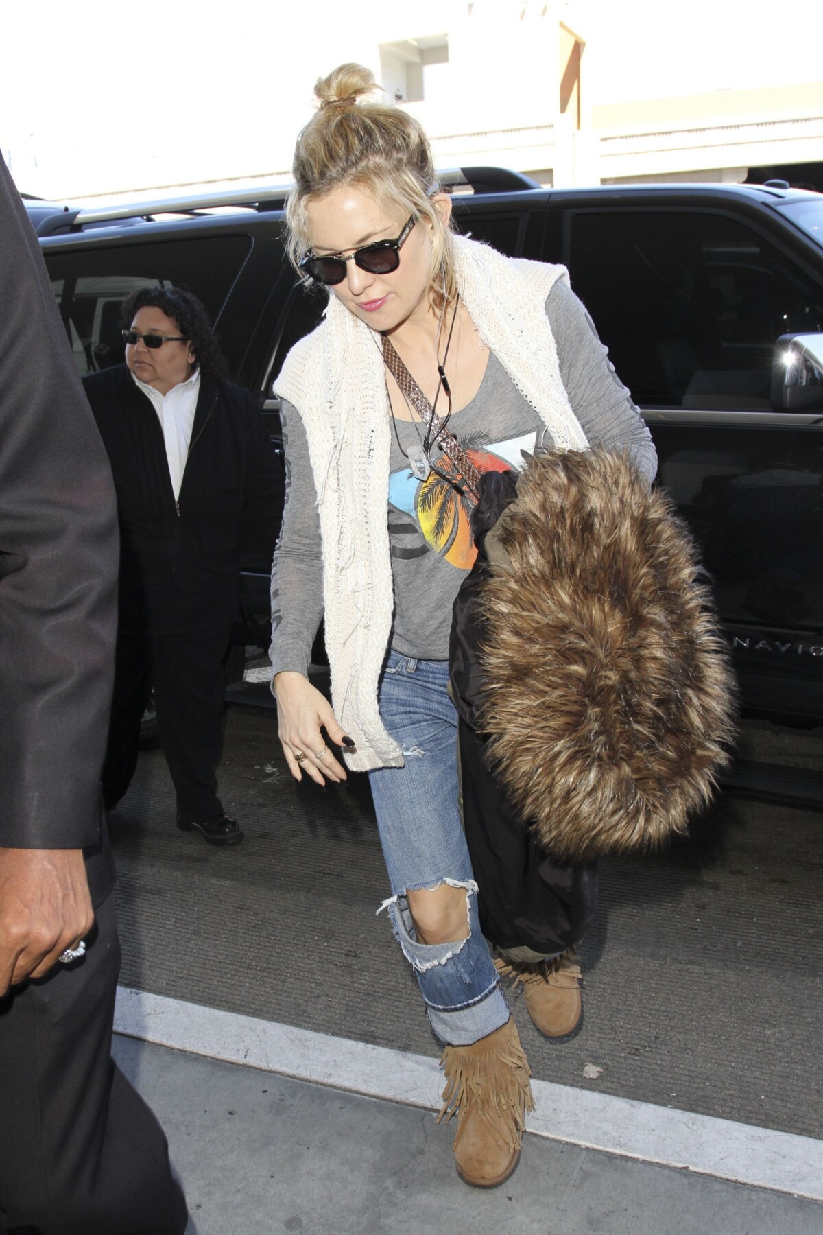Photo : Kate Hudson signe des autographes à l'aéroport LAX de Los ...