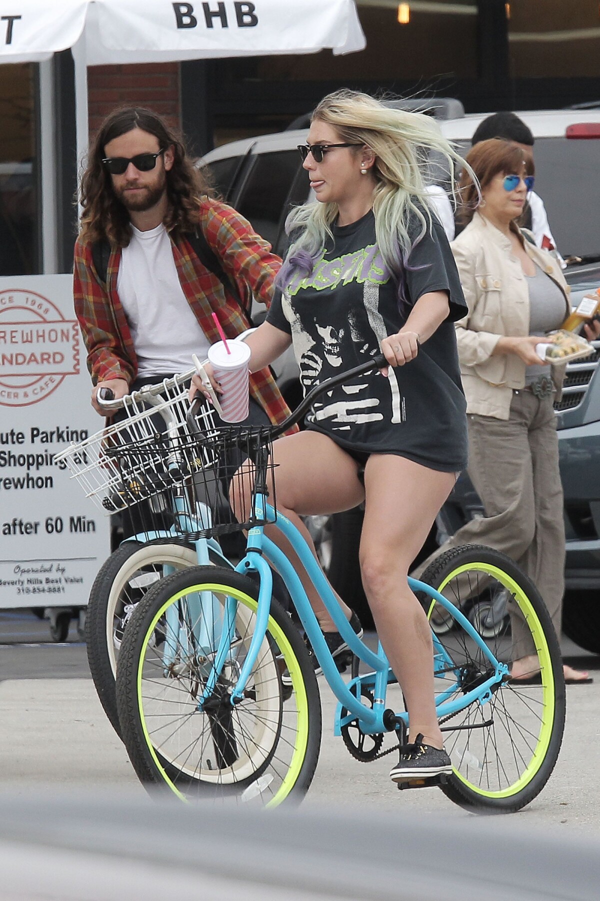 Photo : Exclusif - Kesha et son compagnon Brad Ashenfelter se baladent ...
